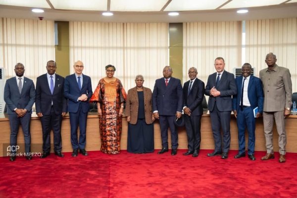La Première Ministre discute avec le Haut-Commissaire des Nations Unies ... La Première Ministre discute avec le Haut-Commissaire des Nations Unies ...