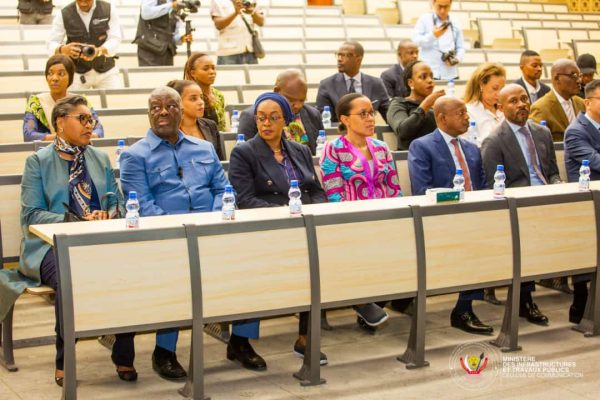 Visite de la Première Ministre Judith Suminwa au Centre Culturel et des Arts de l'Afrique ...