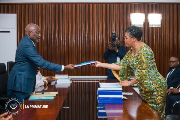 Judith Suminwa Tuluka dépose un budget ambitieux pour 2025 : une hausse de 21 % pour dynamiser l ...