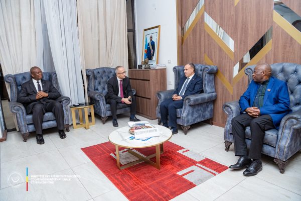 Kinshasa accueille le ministre Égyptien Badr Abdel Ati pour une visite ... Kinshasa accueille le ministre Égyptien Badr Abdel Ati pour une visite ...